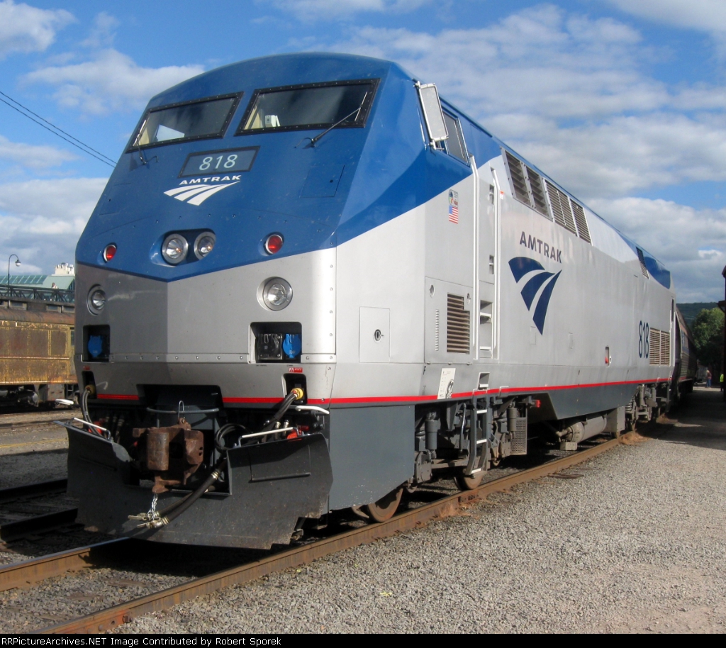 Amtrak P40DC #818